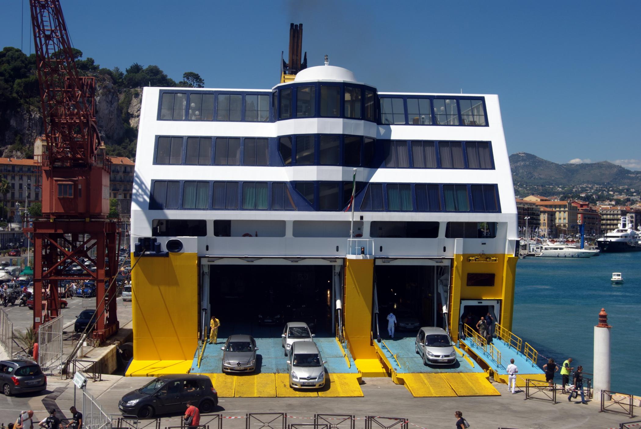 Mega Express Four in Nice - Mega Express Four - Shipfriends