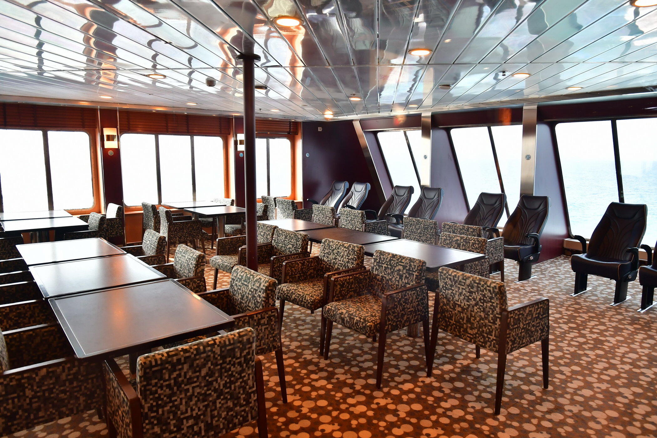 Mega Express Four_air type seats lounge_deck 7 - Mega Express Four ...